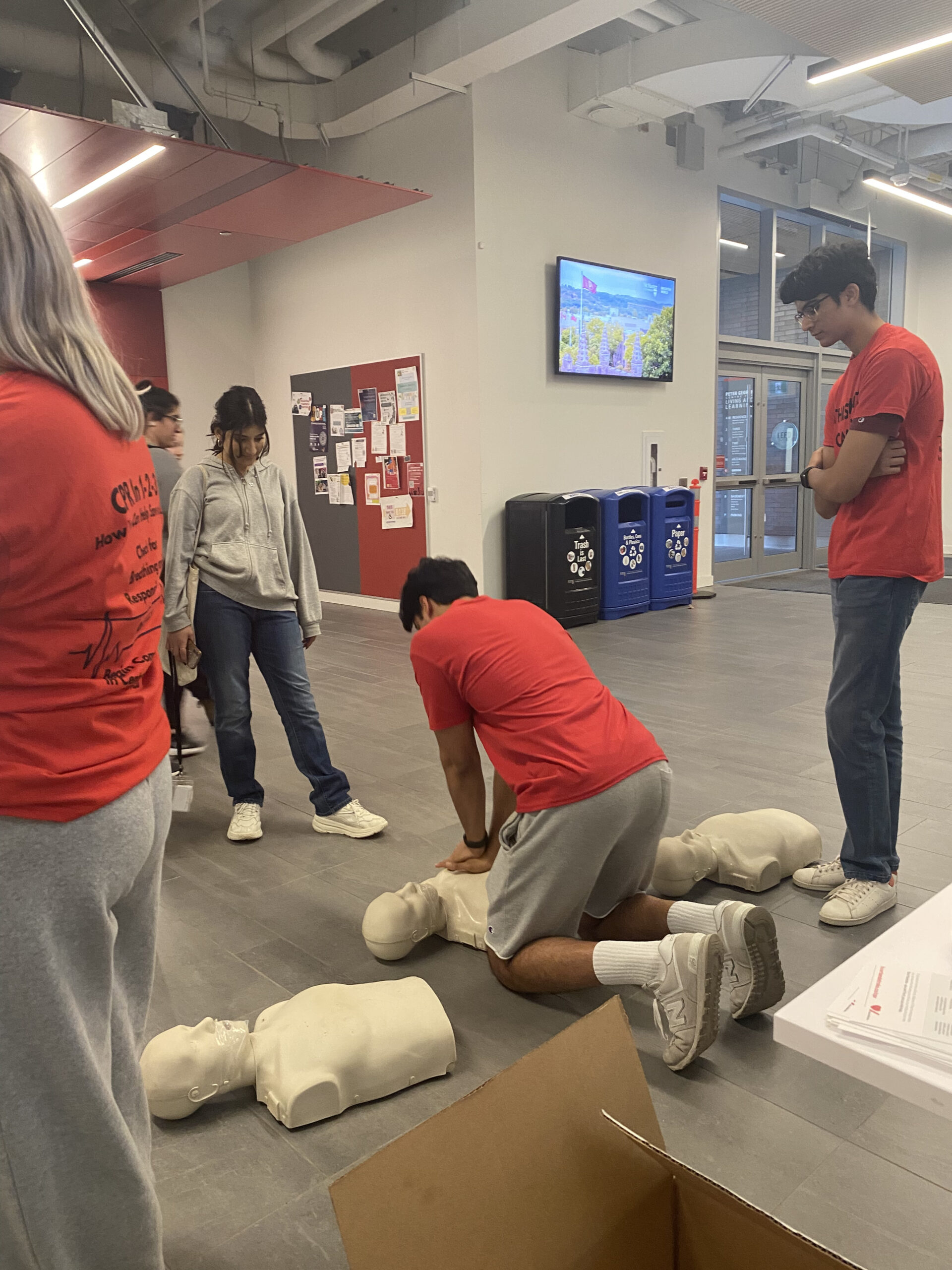 Hundreds at Queen’s receive CPR training for World Restart a Heart Day ...
